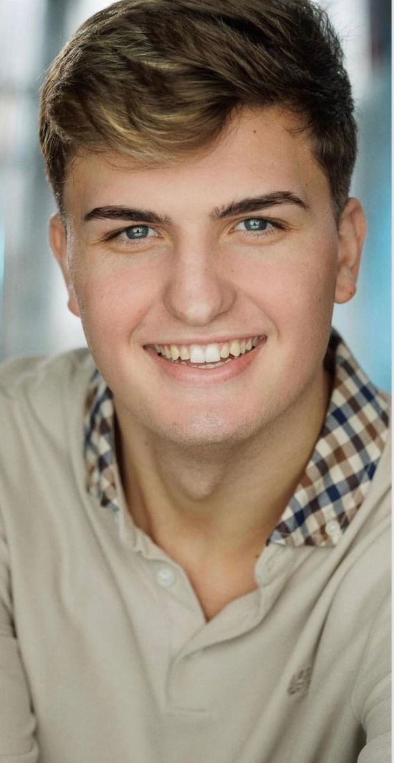 Fiona (Alpha Female) 🏴󠁧󠁢󠁳󠁣󠁴󠁿🇬🇧🇪🇺 on Twitter: "This fucker, Kai Ring, has cut my friend Yasmine ...