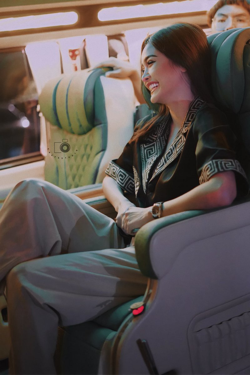 shirley ̈ on Twitter: "your smile lights up my world 🥹 HOLD YOUR HAND13 ENGFA #อิงฟ้ามหาชน ...