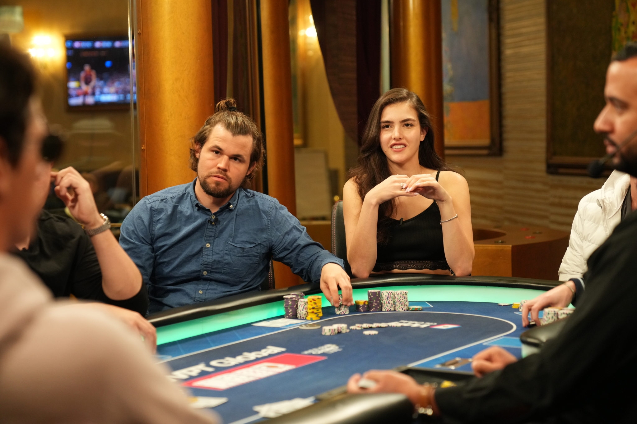 Tune poker store