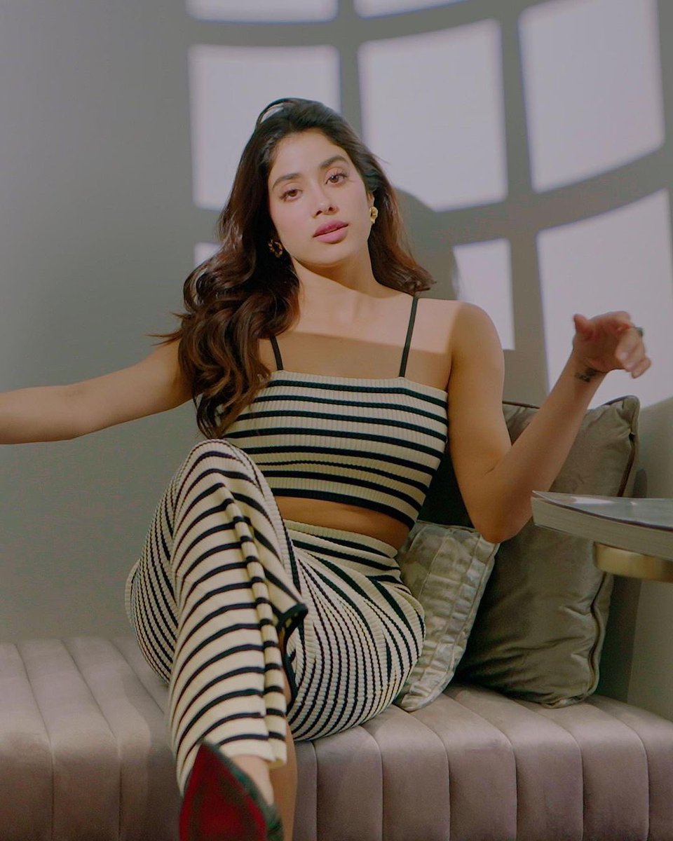 Janhvi Kapoor Universe on Twitter: "PICS - #JanhviKapoor for Ritu Kumar’s Label SS23 collection 😍"