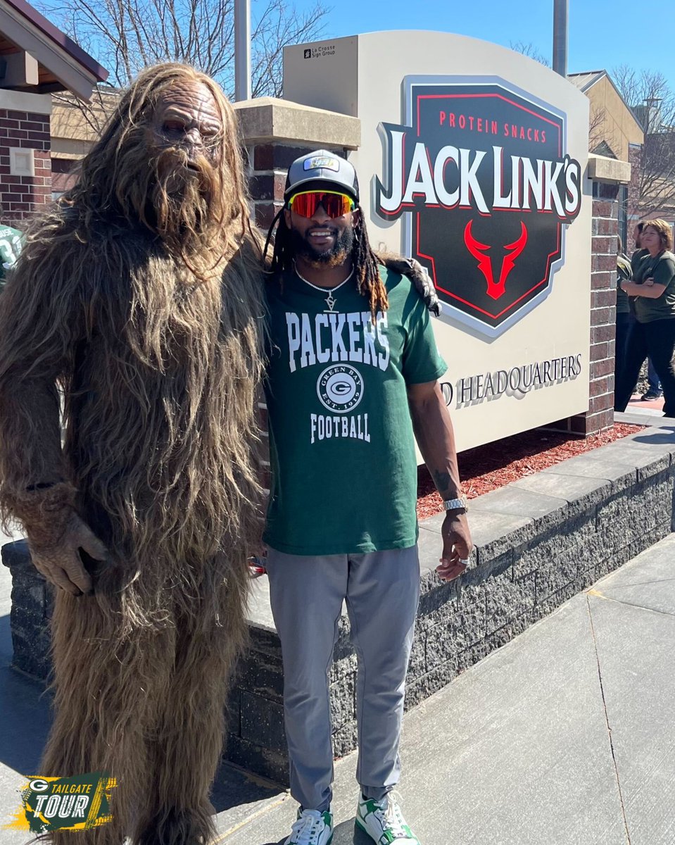 Green Bay Packers on Twitter: "Two guys that are hard to catch @Showtyme_33 Sasquatch 🤝"