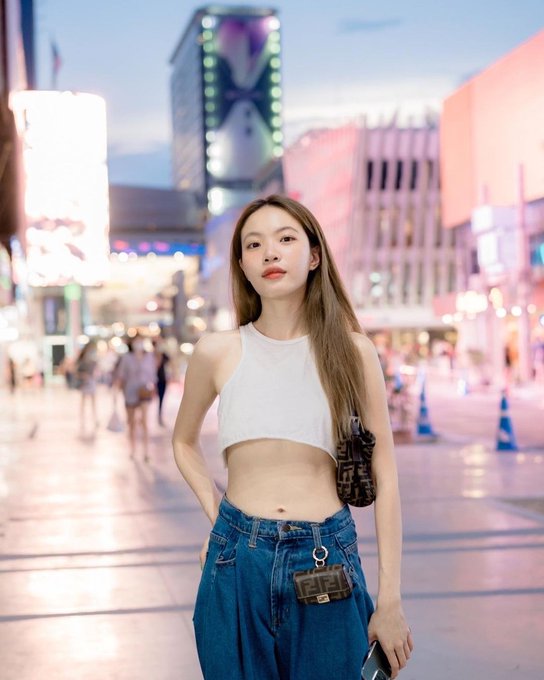 นักกวี on Twitter: "บางกรอบ ใครชอบบ้าง . เข้ากลุ่มไลฟ์สด https://lin.ee/Kc6HFbr"