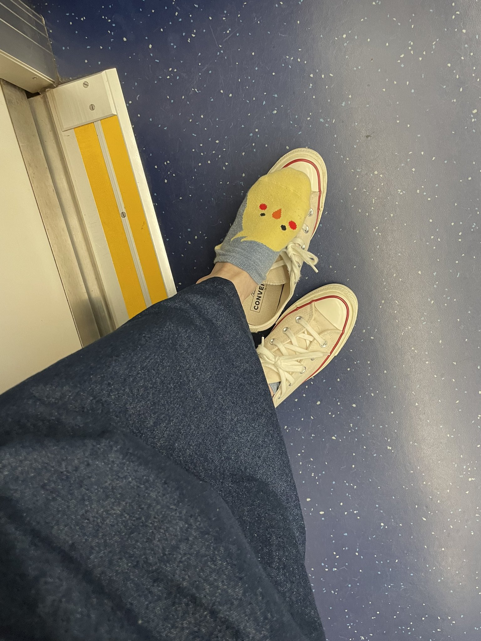 菊竹桃香 On Twitter 直しても直しても、3歩進むと靴下が踵だけ剥けちゃう日だ。 靴の踵を踏んでるわけじゃないから行儀は悪くないけれど、気持ちは悪い〜 悲しいことがあってもどうでも 