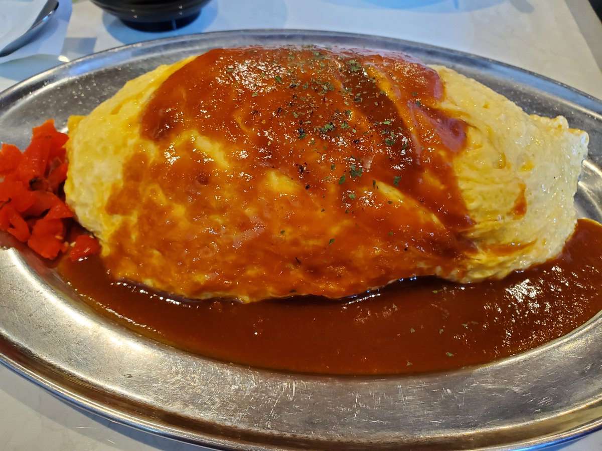 ヤボ夫 On Twitter 夕食は新長田の「洋食ジャンボ」で自家製トマトソースのオムライスを。トマトソースと聞いて内心「ケチャップみたいに甘ったるいのが出てきたら困るなあ」と思ってたのだ