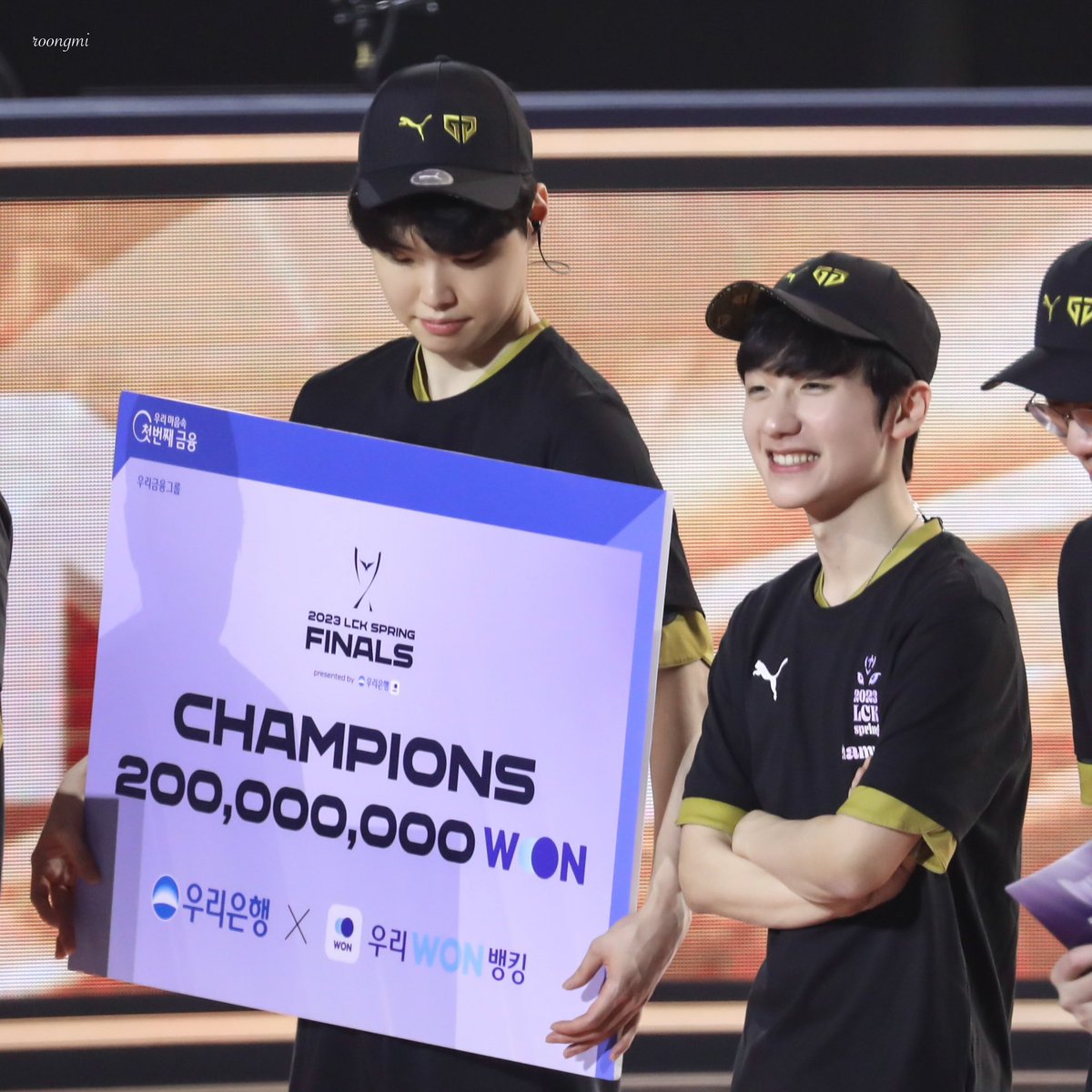 룽미📸 on Twitter: "230409 LCK SPRING FINALS T1 vs GEN #PEANUT #CHOVY #피넛 #쵸비"