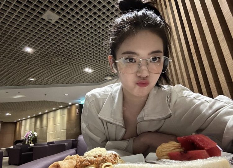 ِ On Twitter Lia In Specs