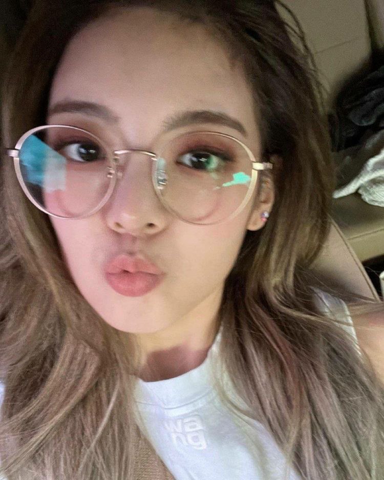 ِ on Twitter: "Lia in specs >>>>"