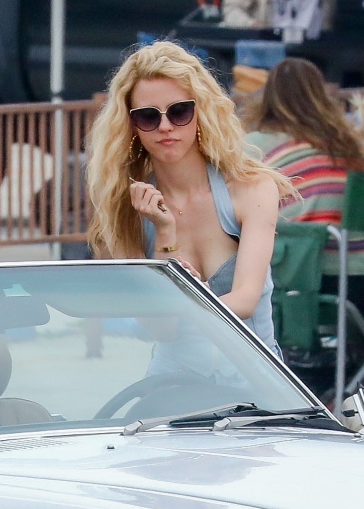 lola 🍭 on Twitter: "RT @miagothupdate: she’s coming y’all"