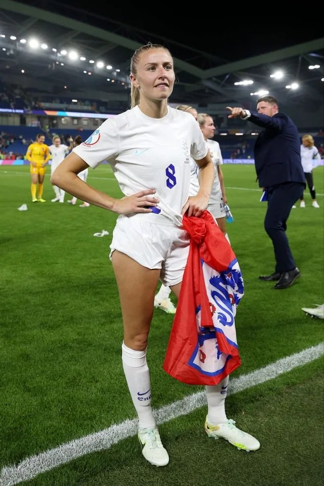 Sexycelebs Fan Account On Twitter Leah Teasing With Those Thighs