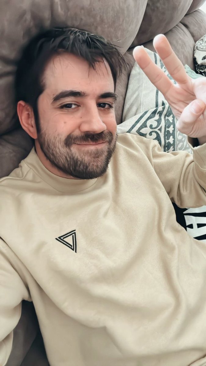 Info Auron on Twitter: "📲 || ¡Auron vía Instagram Stories! — auronplay"