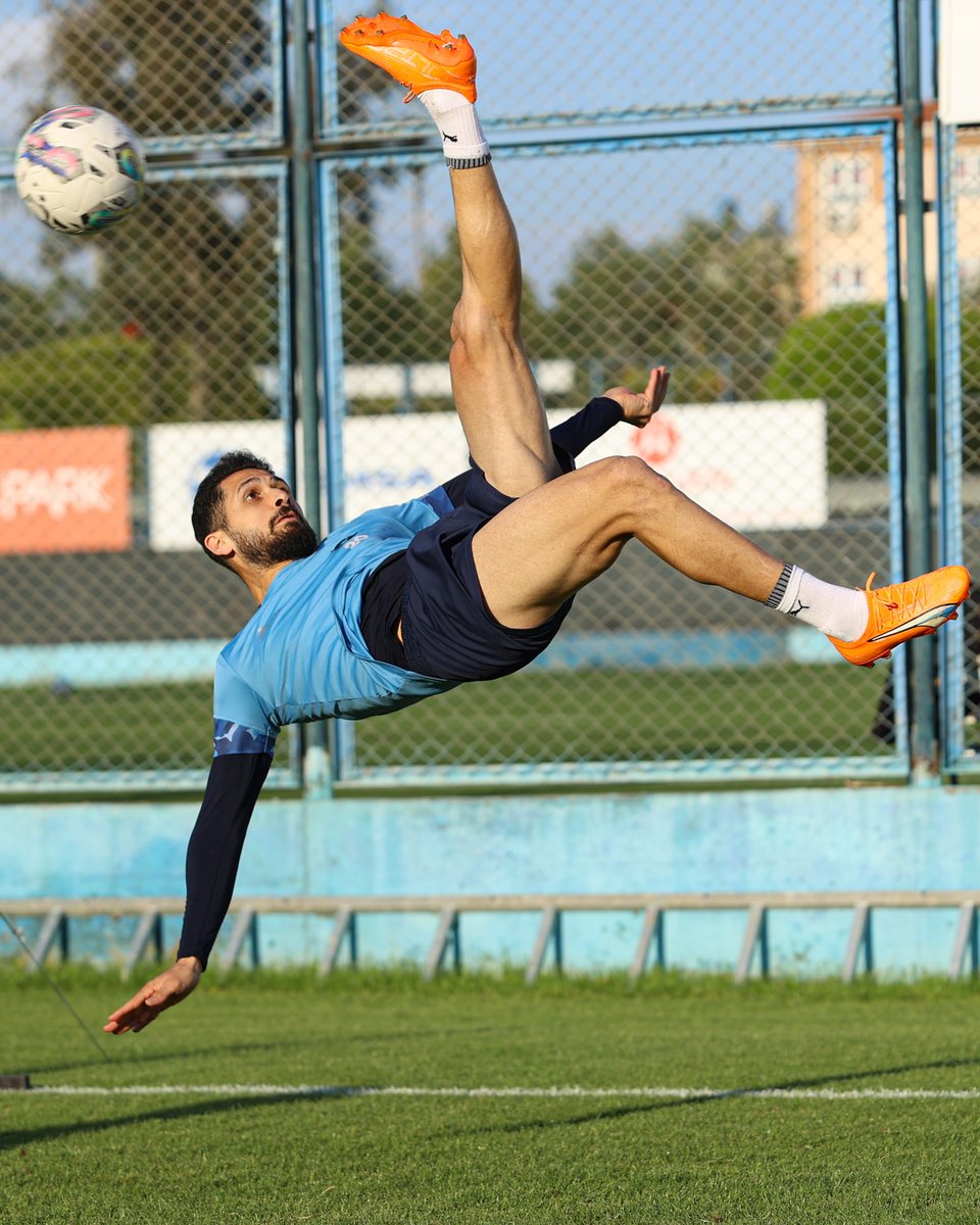 Adana Demirspor on Twitter: "Emre Akbaba 🥰"