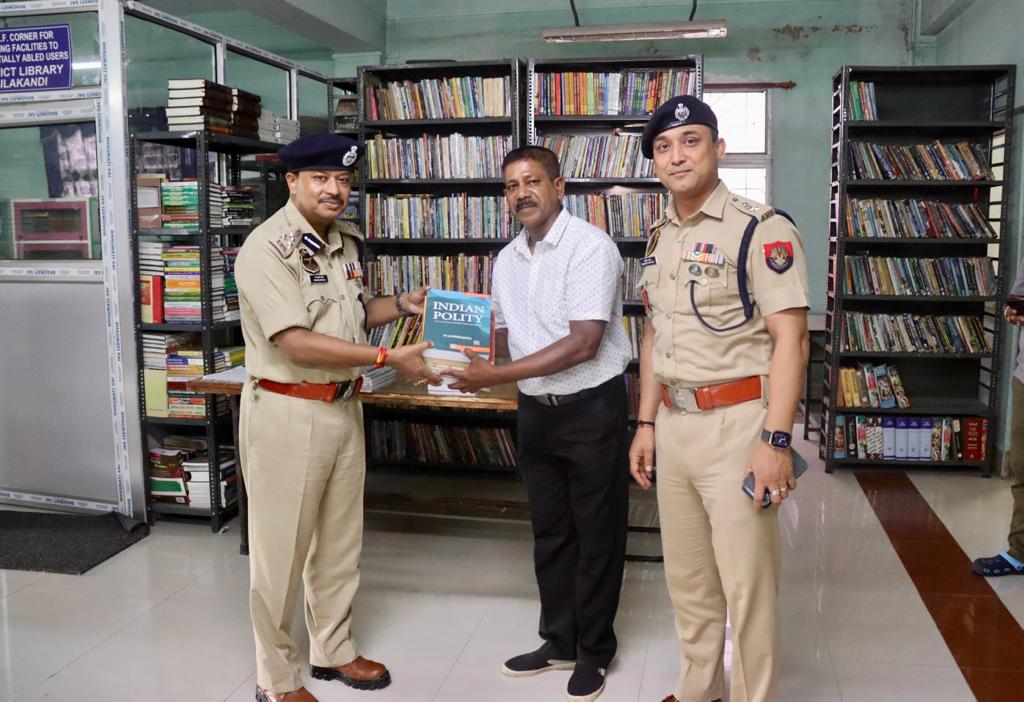 Assam Police on Twitter: "RT @HailakandiPolic: DIGP (SR), Assam & SP Hailakandi handed over a ...