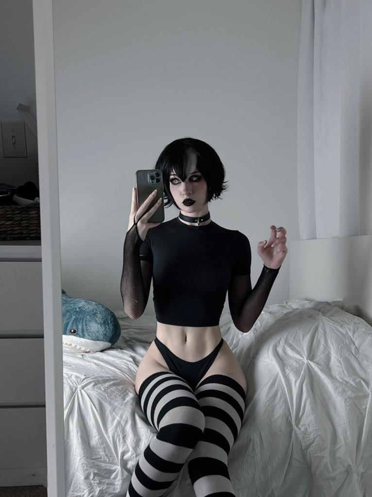 nora 🌱 on Twitter: "goth mavis but irl 🖤 https://t.co/tSlqGlI7nU" / Twitter