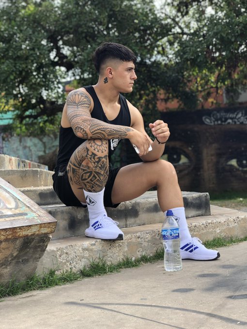 TW Pornstars - SAMUEL.OOK👽. The most retweeted pictures and videos for all time