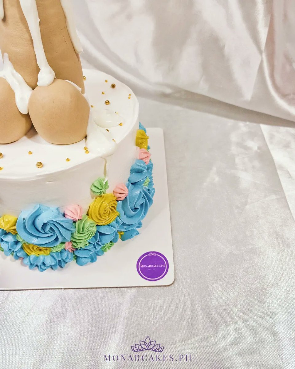 monarcakes.ph on Twitter: "Happy Friday!! Hehe 🤭 Bridal shower cakes have never been this creamy 🥴"
