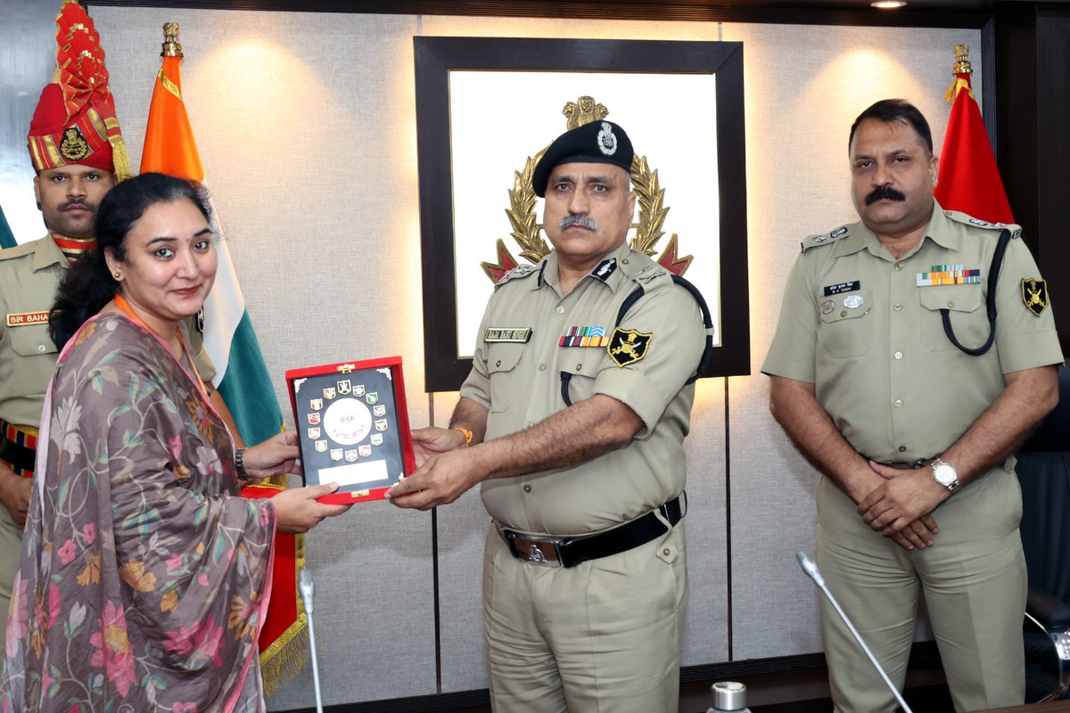 Indian Institute of Mass Communication on Twitter: "RT @iis_now: Officer trainees had an ...