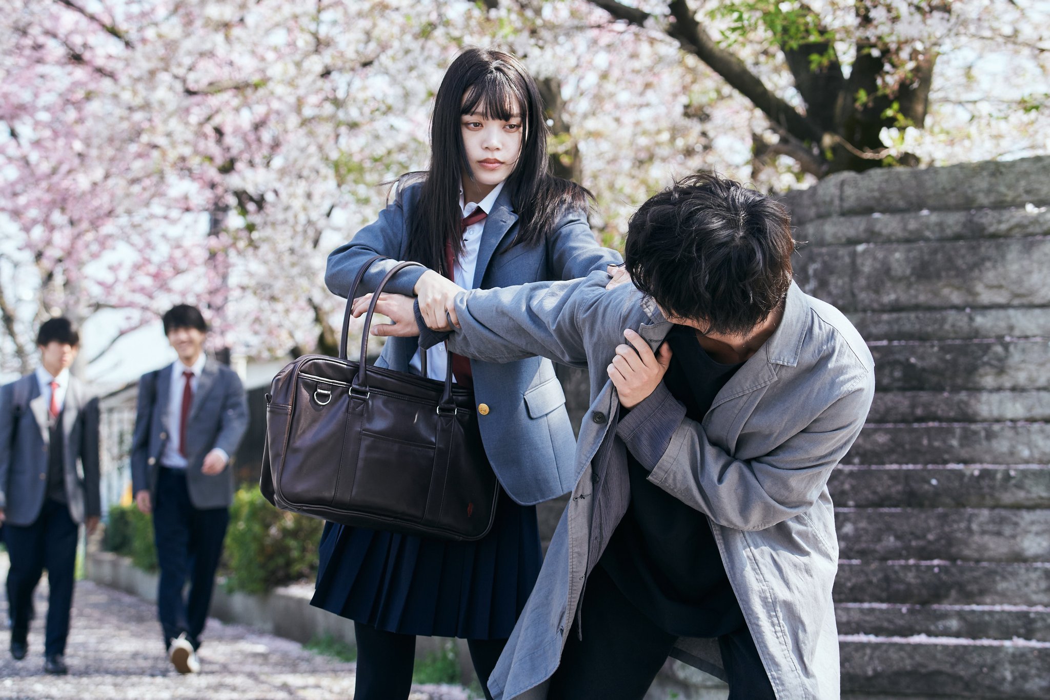 墜落JKと廃人教師【ドラマ特区公式】TVer &Huluで2話好評配信中 ️3話4/20放送🖤 on Twitter: " #墜廃ドラマ 次回予告 ⚫️灰仁、撃退される 🔴必殺技を繰り出す女 ...