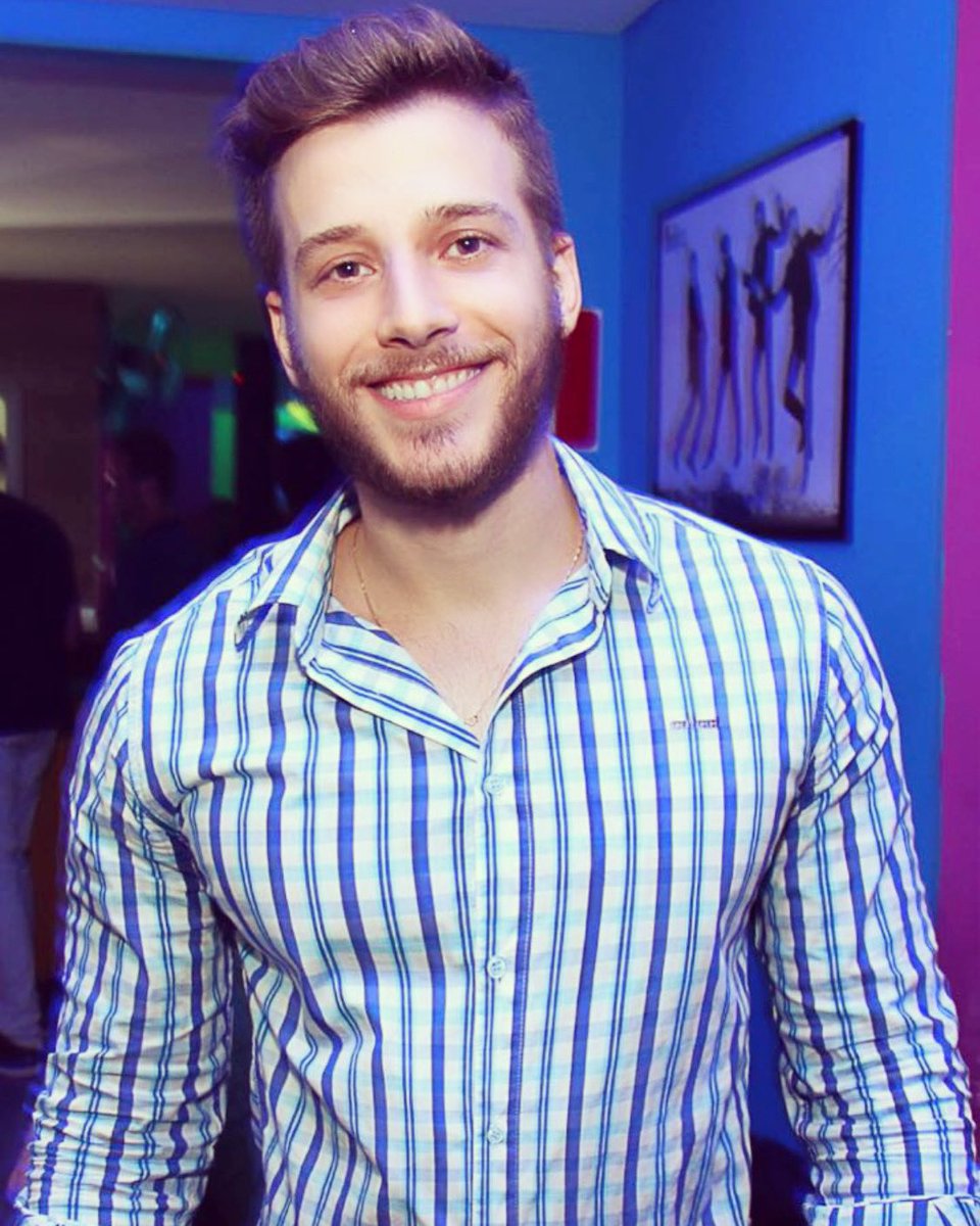 Diogo Ribeiro on Twitter: "Exponha seu gosto por homens em quatro fotos."