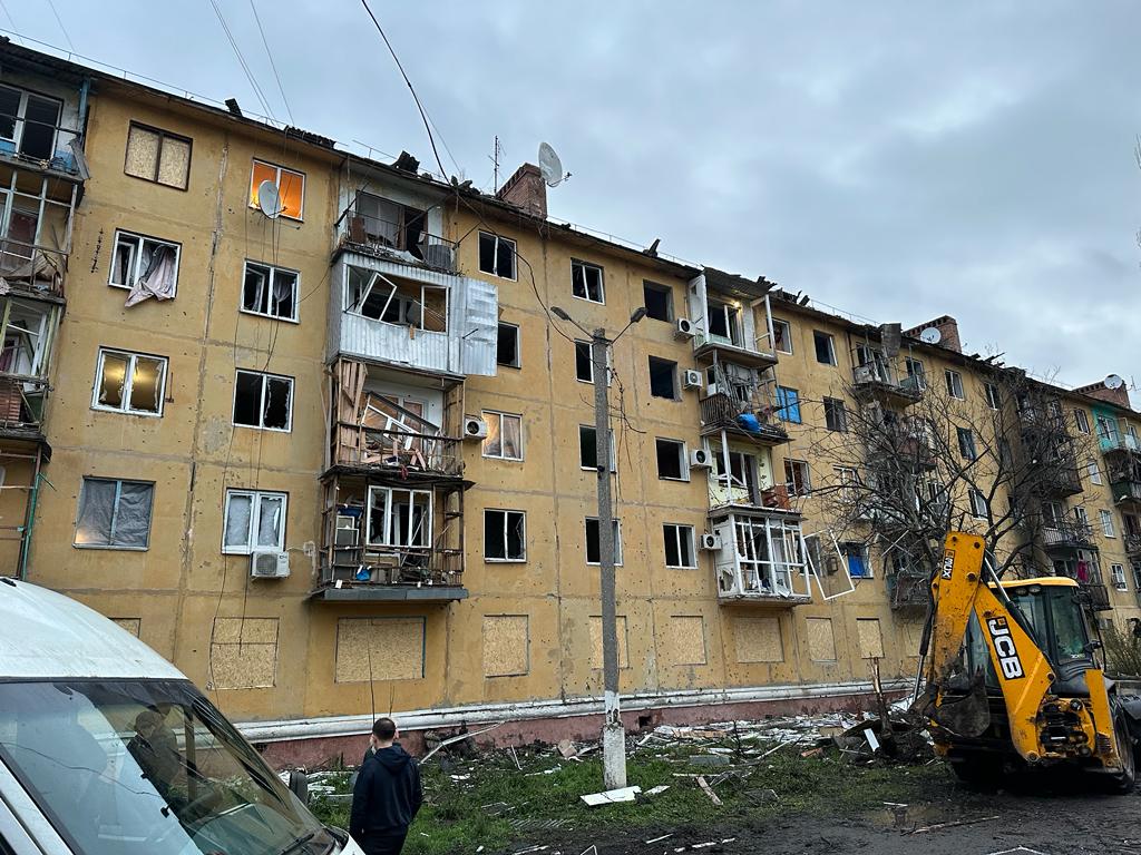 Олена Зеленська On Twitter Напередодні великого свята російські окупанти знову обстріляли