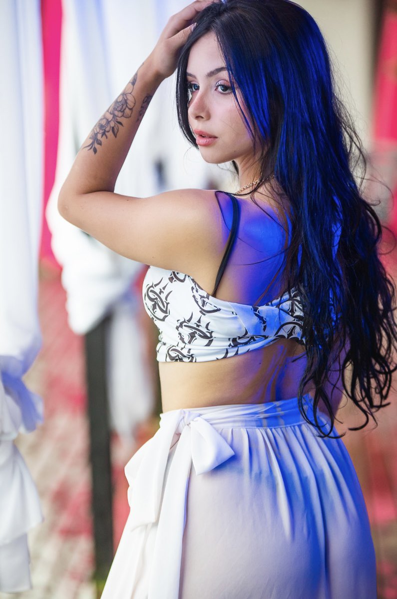 Yuni 🌊 on Twitter: "essa foto 🤌🏻"