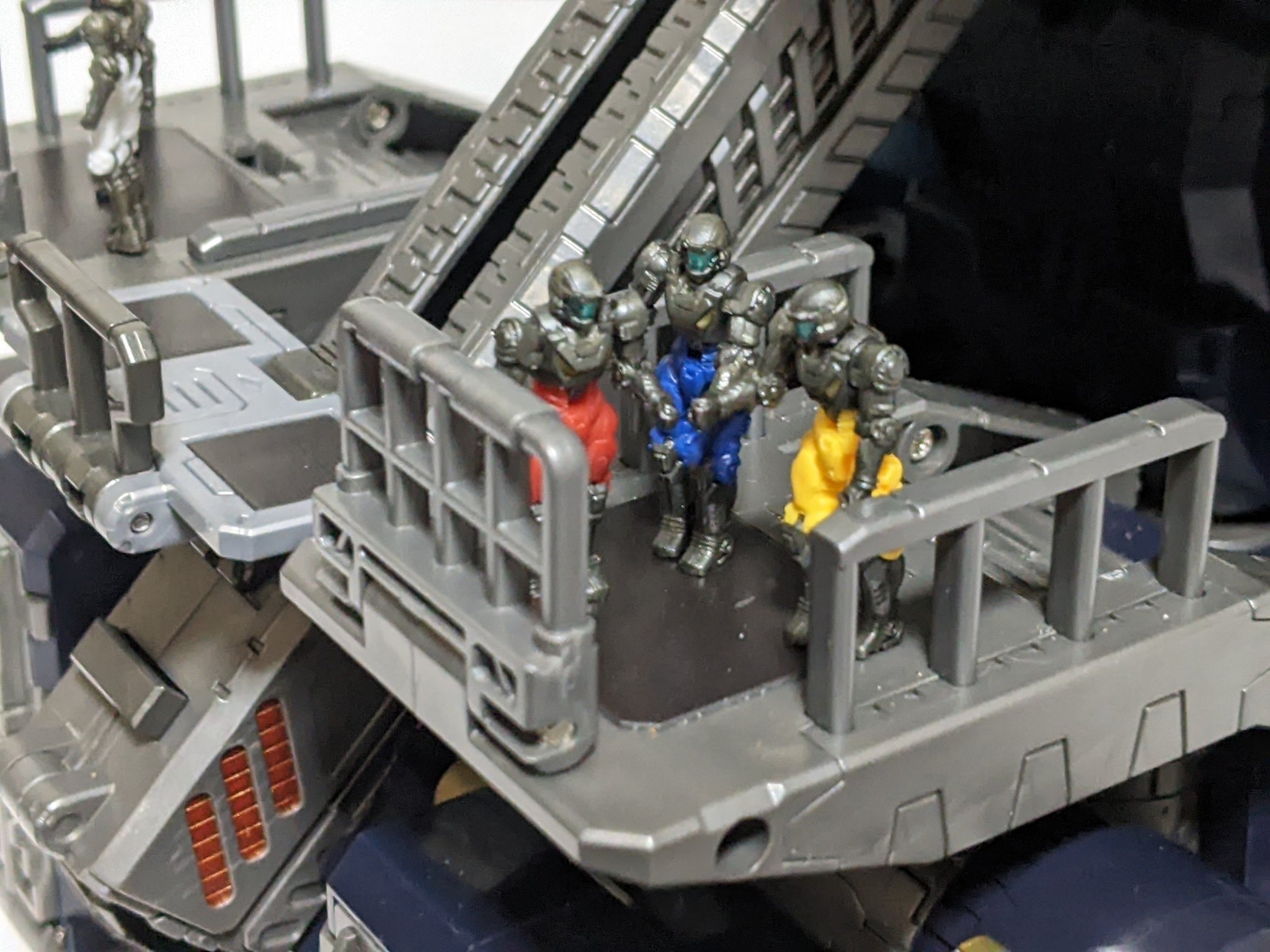 もささ 成田SKYGATE BASE on Twitter: "「俺たちガーディオンチームがロータス守護の要だ! 目ぇつぶっても合体できる必殺フォーメーションで、他の基地連中ビビらせてやろうぜ ...