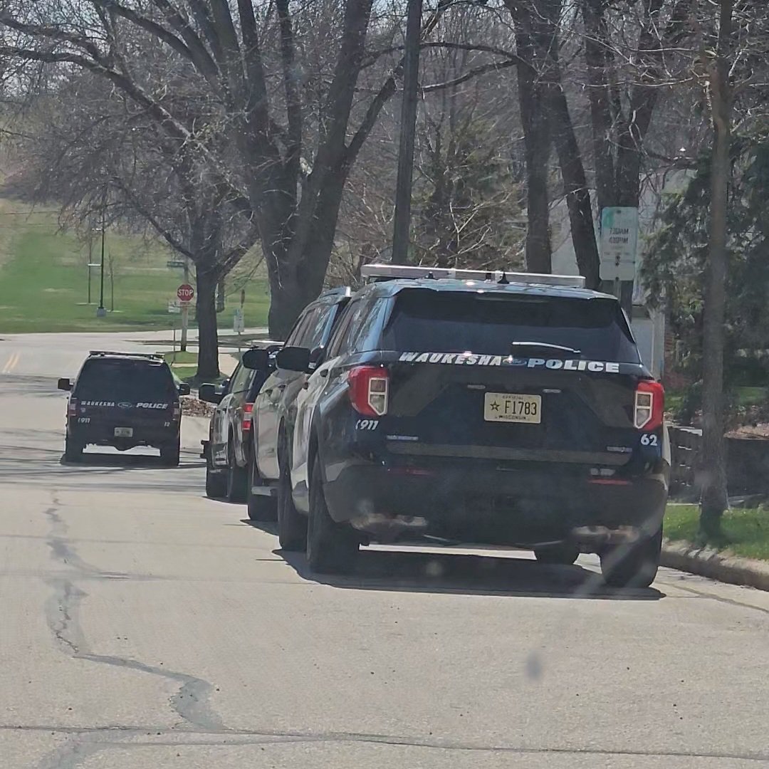 Waukesha Alerts On Twitter Waukesha Police Are Now Outside The