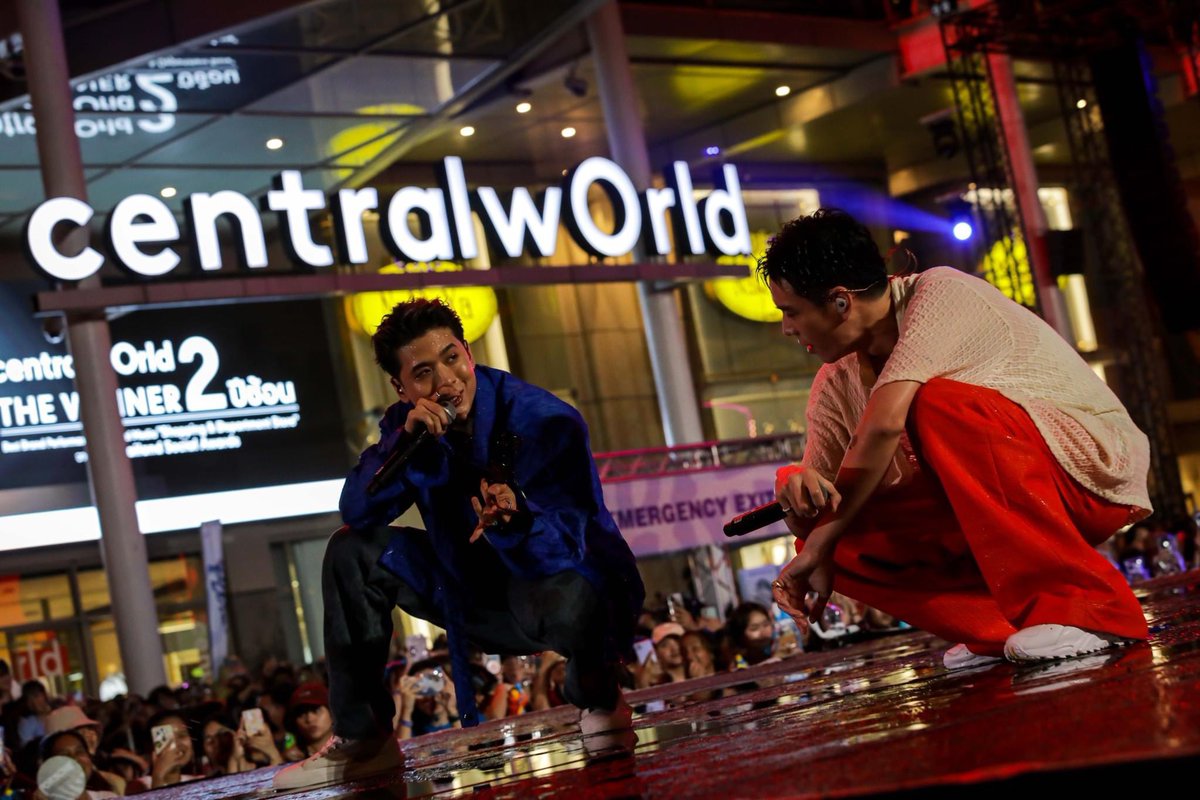 centralwOrld on Twitter: "พี่เจ @JJksnp จะรู้ตัวบ้างมั้ยว่าตัวเองมีสเน่ห์แค่ไหนตอนอยู่บนเวที ...