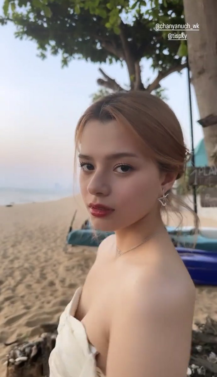 key 🌷 on Twitter: "041523 | becccca___ IG story update becbec really owns this pose, so gorgeous ...