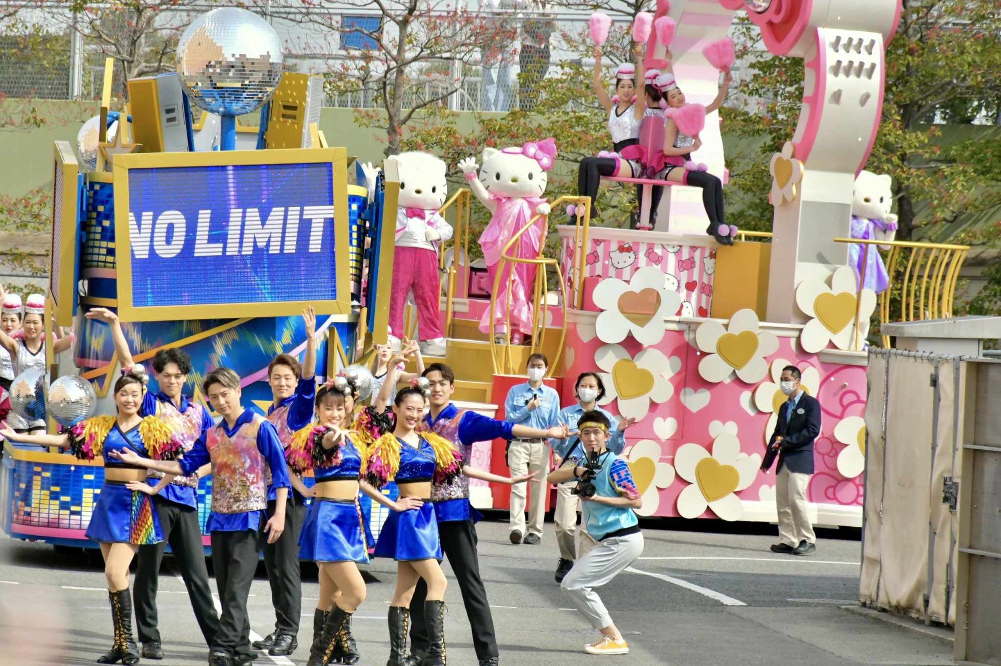 NAOKI 🌏USJ 魅力発信人 on Twitter: "NO LIMIT! パレード 雨グリ中止はゲストも悲しいですが、衣装を着て準備をしたけどゲストに会えず終わるダンサーさん等の出演者の ...