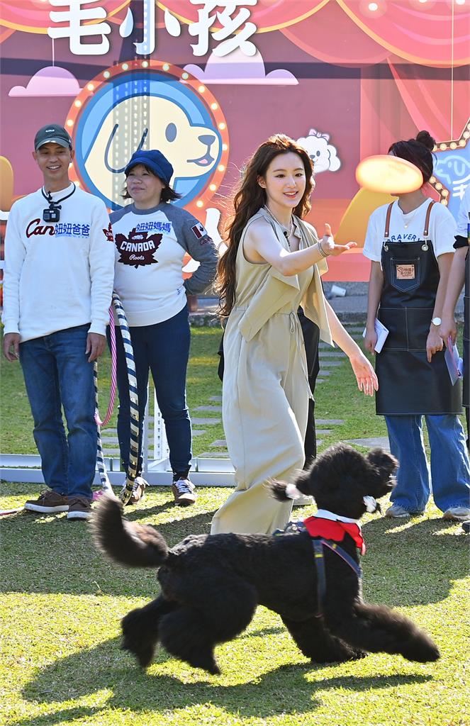 葉나비. on Twitter: "230414 #SHUHUA Hello! Puppy Behind the Scene Photos (1) https://news.ttv.com ...