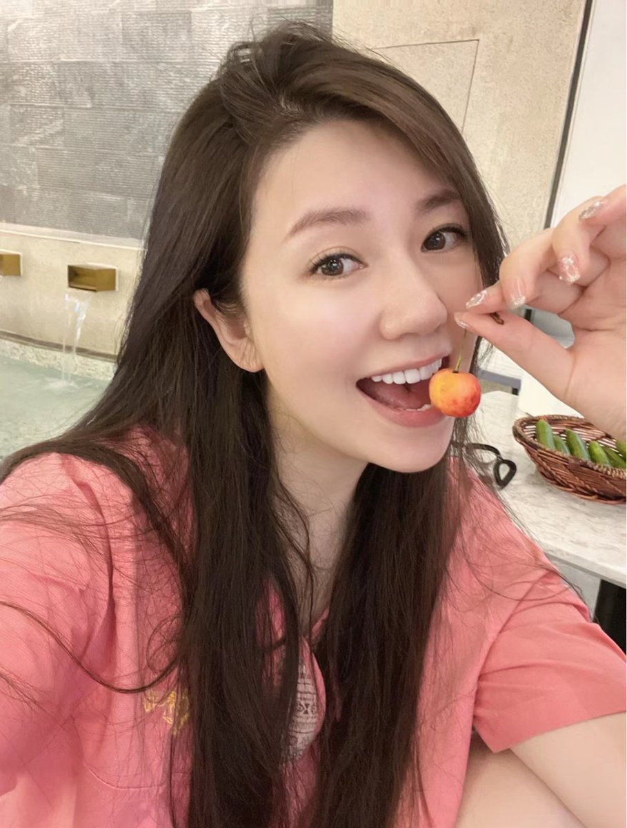 40岁单身女人 On Twitter 来吃樱桃🍒啊,吃我的樱桃好不好?