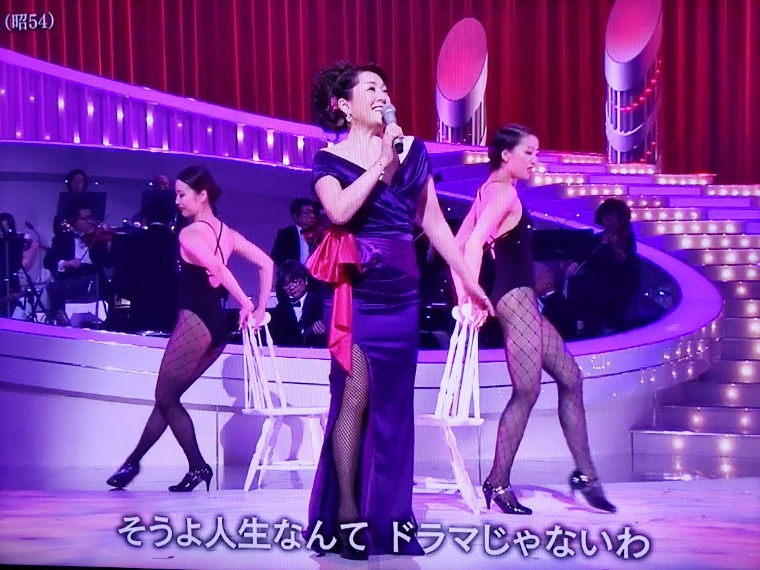 エテキチ On Twitter こちらの「思い出のメロディー 2015年」ではオープニングで、たくさんのバックダンサーのお姉さんが登場しました。綺麗なバックダンサーのお姉さん、大変セクシー