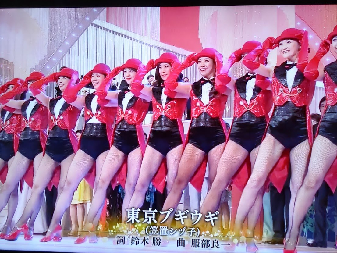 エテキチ On Twitter こちらの「思い出のメロディー 2015年」ではオープニングで、たくさんのバックダンサーのお姉さんが登場しました。綺麗なバックダンサーのお姉さん、大変セクシー