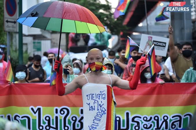 เกียงอุย On Twitter ถ้า เพื่อไทย ได้เป็นรัฐบาล ผลักดัน Sex Worker