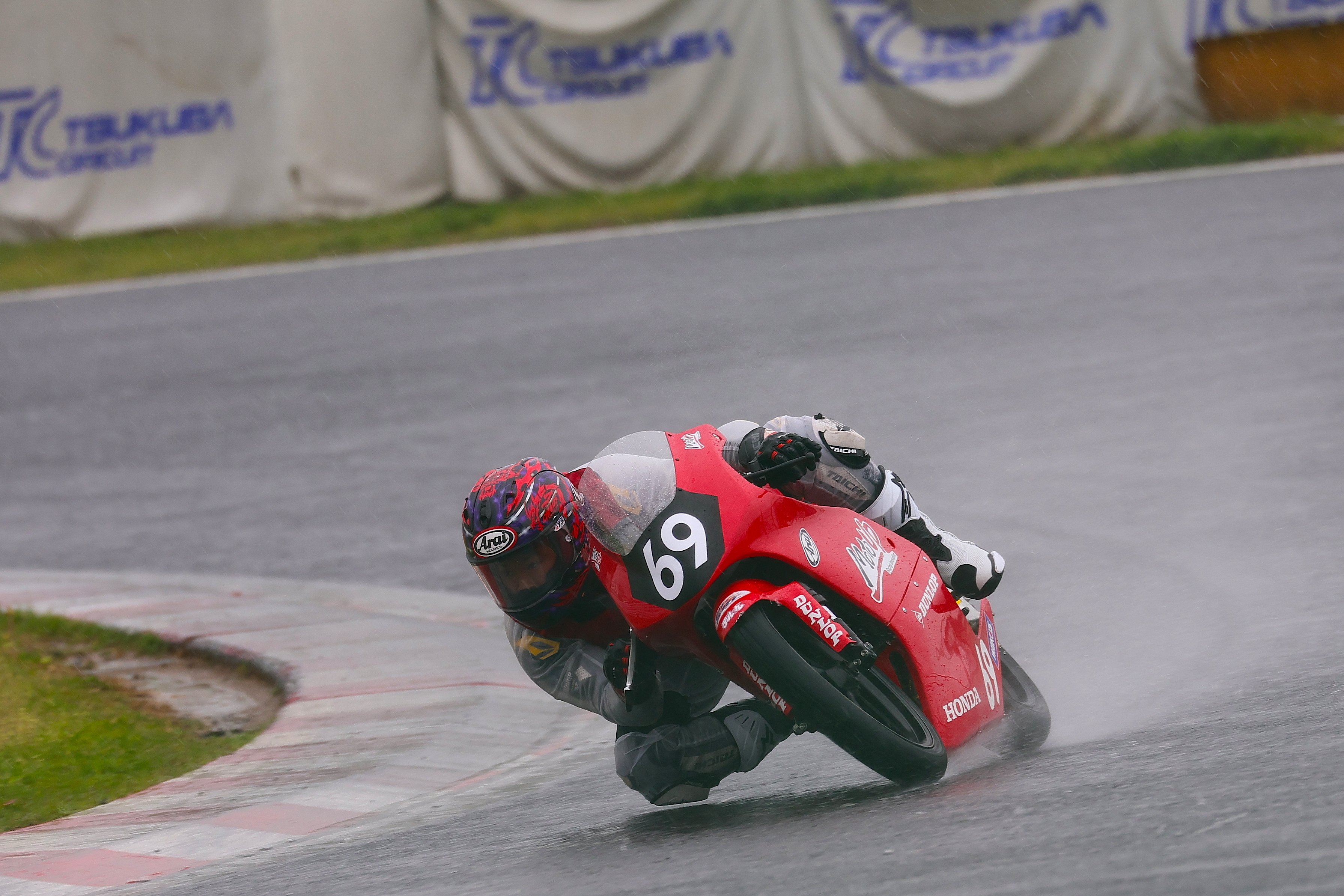 🏍️波平73/ Namihei on Twitter: "筑波ロードレース 第1戦 MOTOUP Racing with YUE J-GP3 #69 池上聖竜選手 https://t.co ...