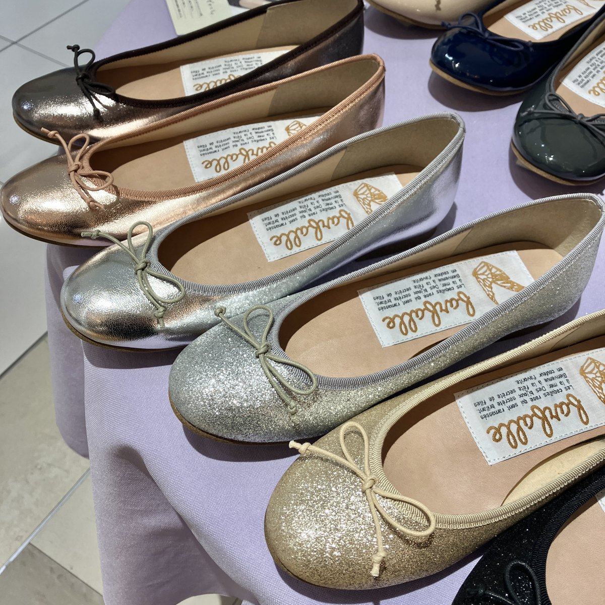 大丸札幌店 on Twitter: "3階 キキヨコチョで〈farfalle〉×〈TRECODE〉期間限定ショップを開催中🌸 軽やかな素材感のスカートや春らしいトップス、柔らかい履き心地が大 ...