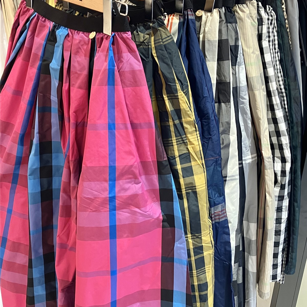 大丸札幌店 on Twitter: "3階 キキヨコチョで〈farfalle〉×〈TRECODE〉期間限定ショップを開催中🌸 軽やかな素材感のスカートや春らしいトップス、柔らかい履き心地が大 ...