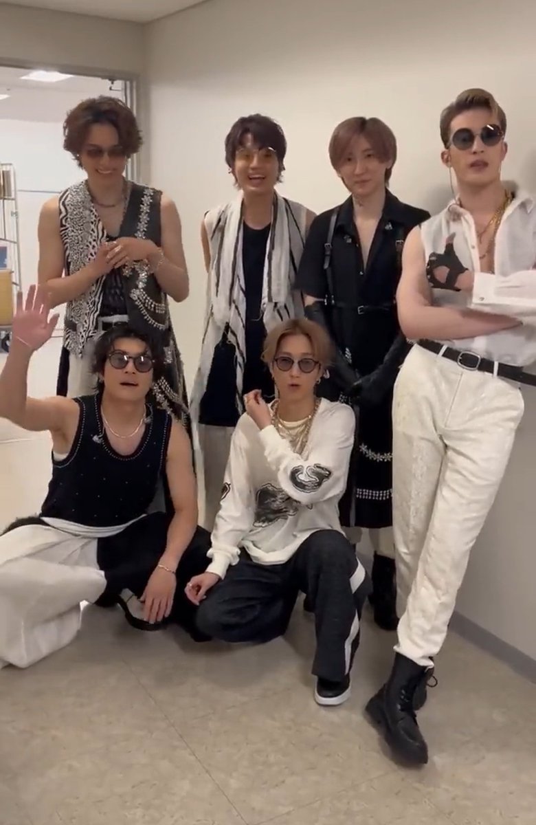 ゆう on Twitter: "SixTONES衣装また違ってカッコいい ️大我くん茶髪になってる～😆しかもブイネックに手袋！めっちゃエロい ️ドームお留守番の私には最高の動画ありがとう ️ ...