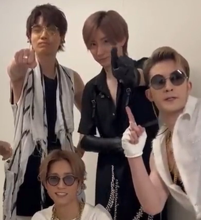 ゆう on Twitter: "SixTONES衣装また違ってカッコいい ️大我くん茶髪になってる～😆しかもブイネックに手袋！めっちゃエロい ️ドームお留守番の私には最高の動画ありがとう ️ ...