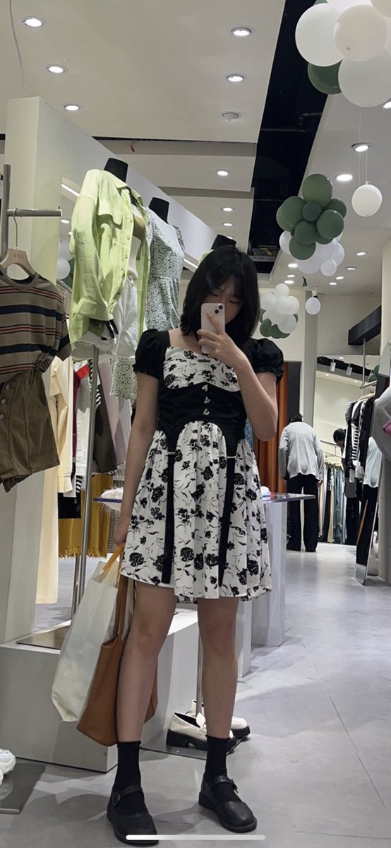 Laiai(想谈恋爱版) On Twitter 呜呜呜 今天捡漏买到的新裙子 好好看 但是我不好看呜呜呜