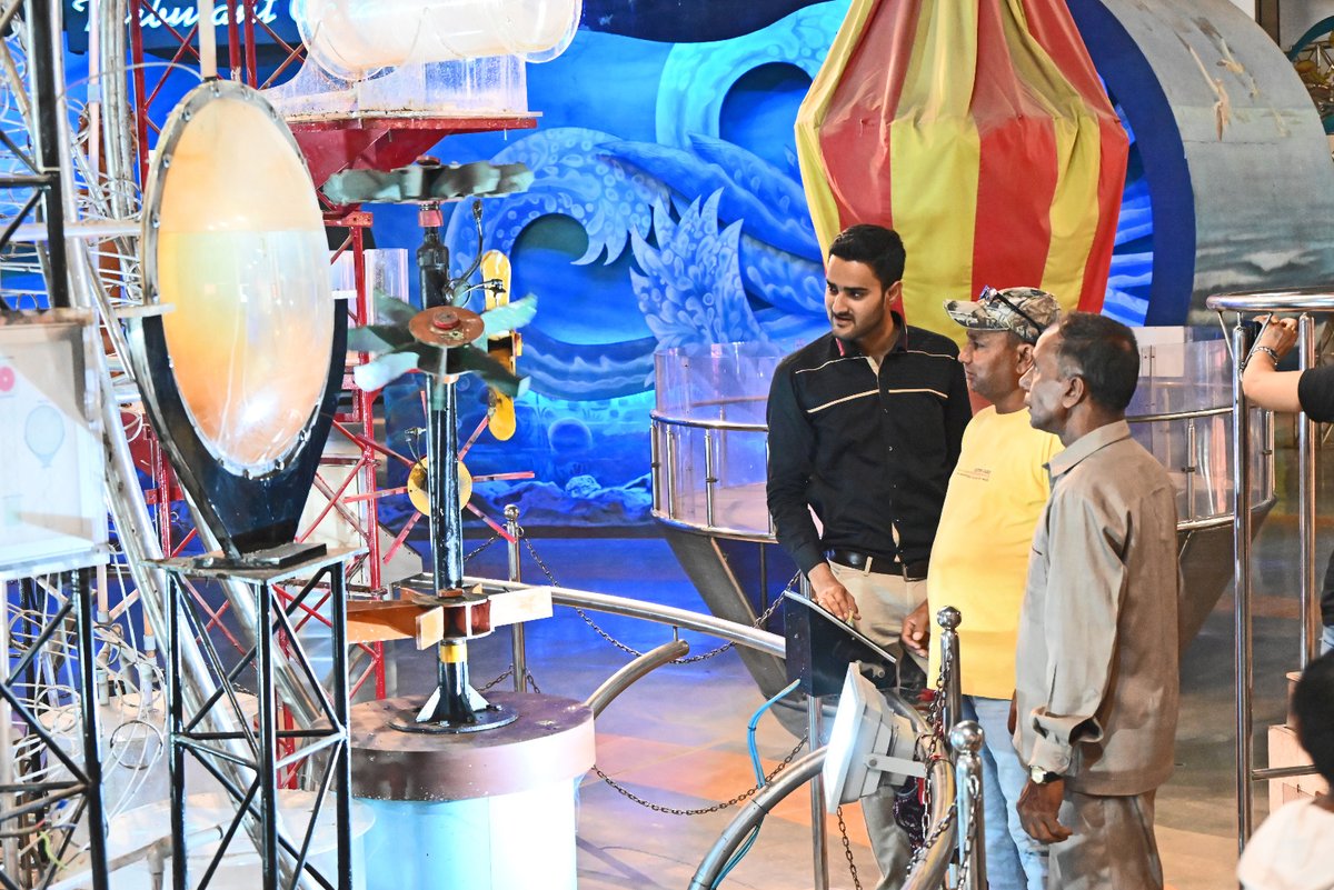 Gujarat Science City on Twitter: "गुजरात साइंस सिटी प्लेनेट अर्थ के शिक्षाप्रद पेवेलियन में वे ...