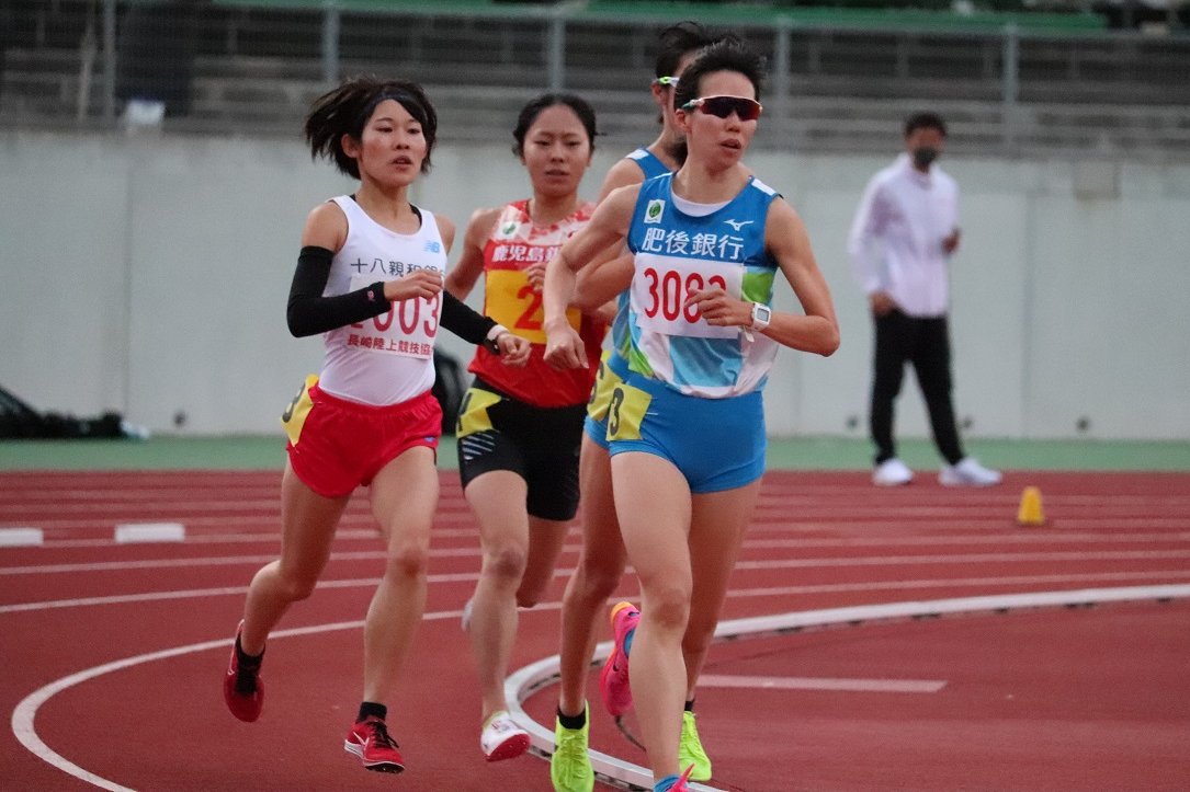 キャプテン on Twitter: "九州実業団長距離記録会(2023.4.15佐賀) 女子5000m 光恒悠里（十八親和銀行）16'07"52PB 集団から途中抜け出した光恒が、独走で好 ...