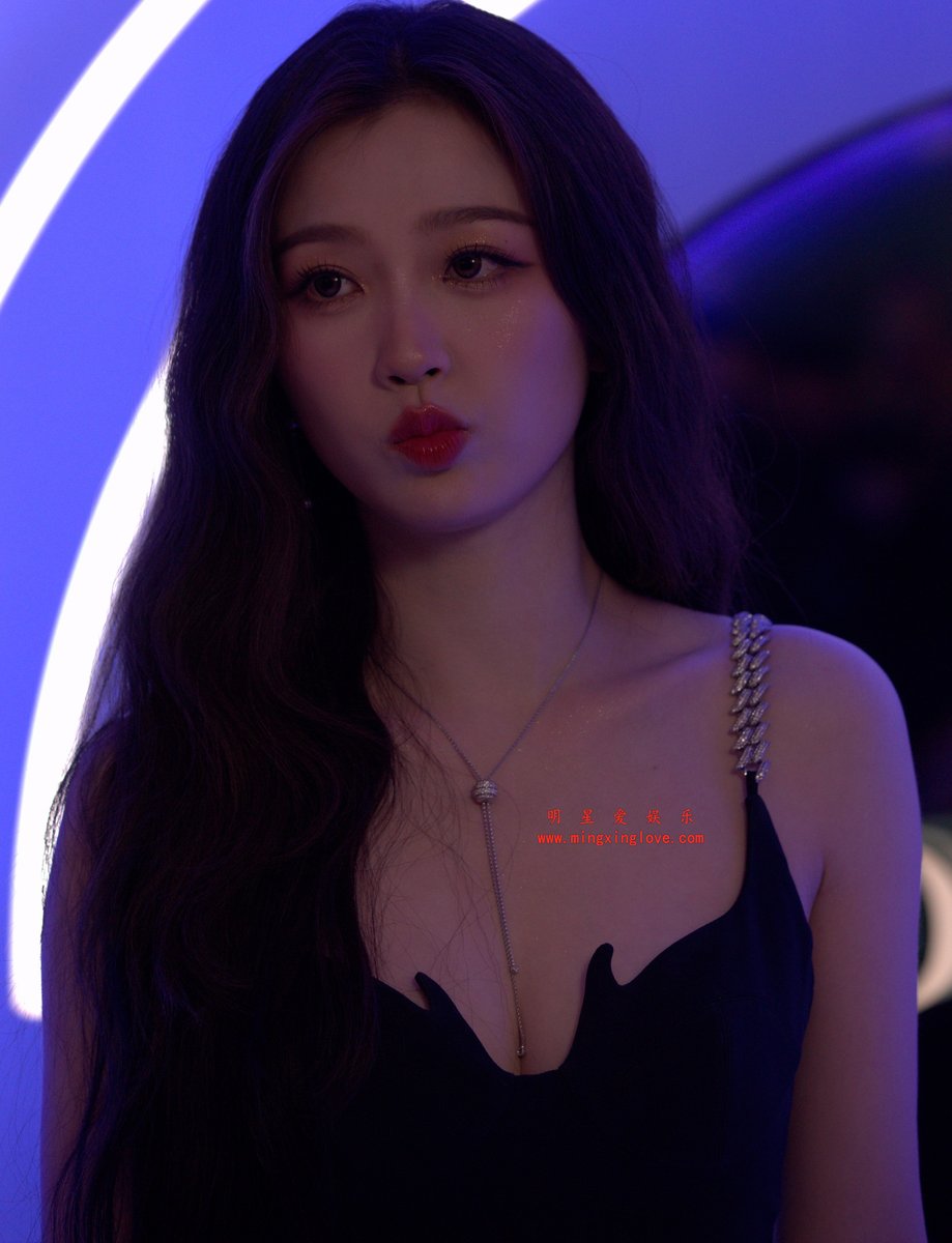 mingxinglove on Twitter: "#虞书欣 参加某时尚活动现场花絮照片，大尺度吊带露胸礼服，单张30M左右，高清4K分辨率原图无修 #生图 下载 #明星生图 https ...