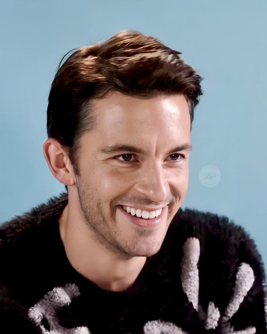 Jonathan Bailey Daily π On Twitter π€© Smile Saturdays π€© πΈ Jonny