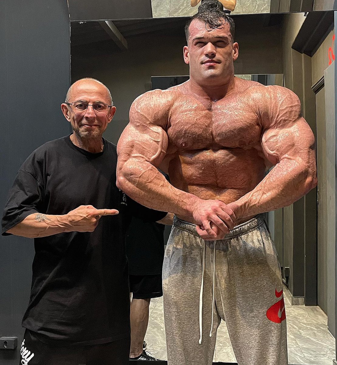 Scottbbfan on Twitter: "Without being onstage pumped and tanned to the max, fighting pose after ...