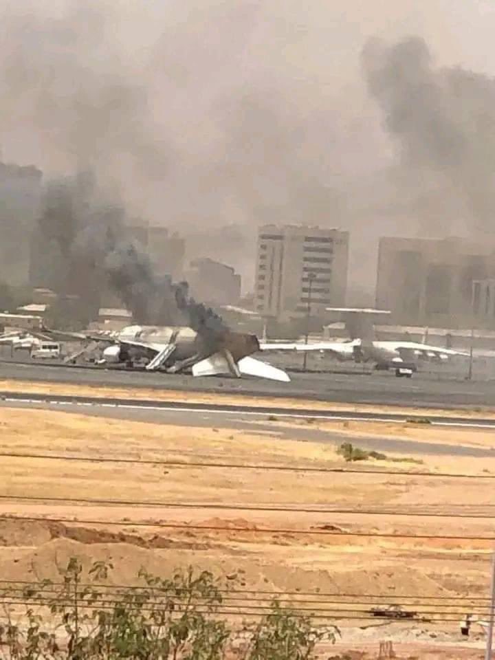 Ahmad On Twitter طاقم طائرة الخطوط السعودية وصلو إلى مقر السفارة