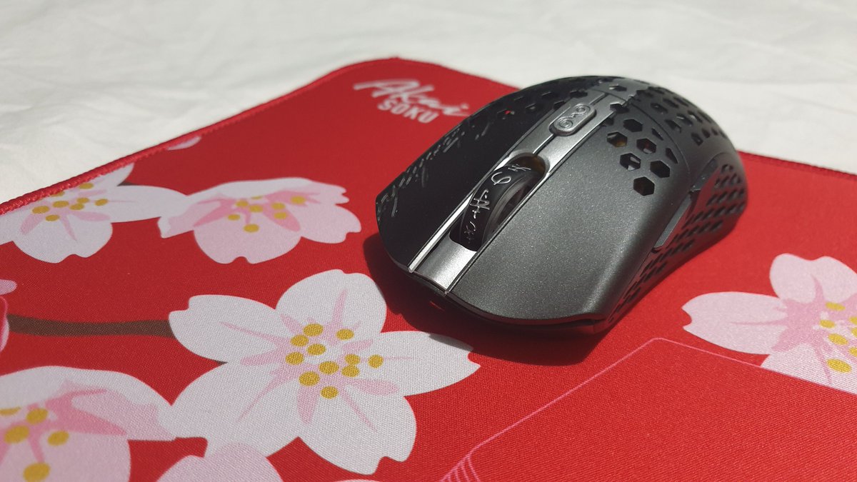 Kyle Ireland Tech on Twitter: "A few more images of the SOKU AKAI next to; Finalmouse Starlight ...