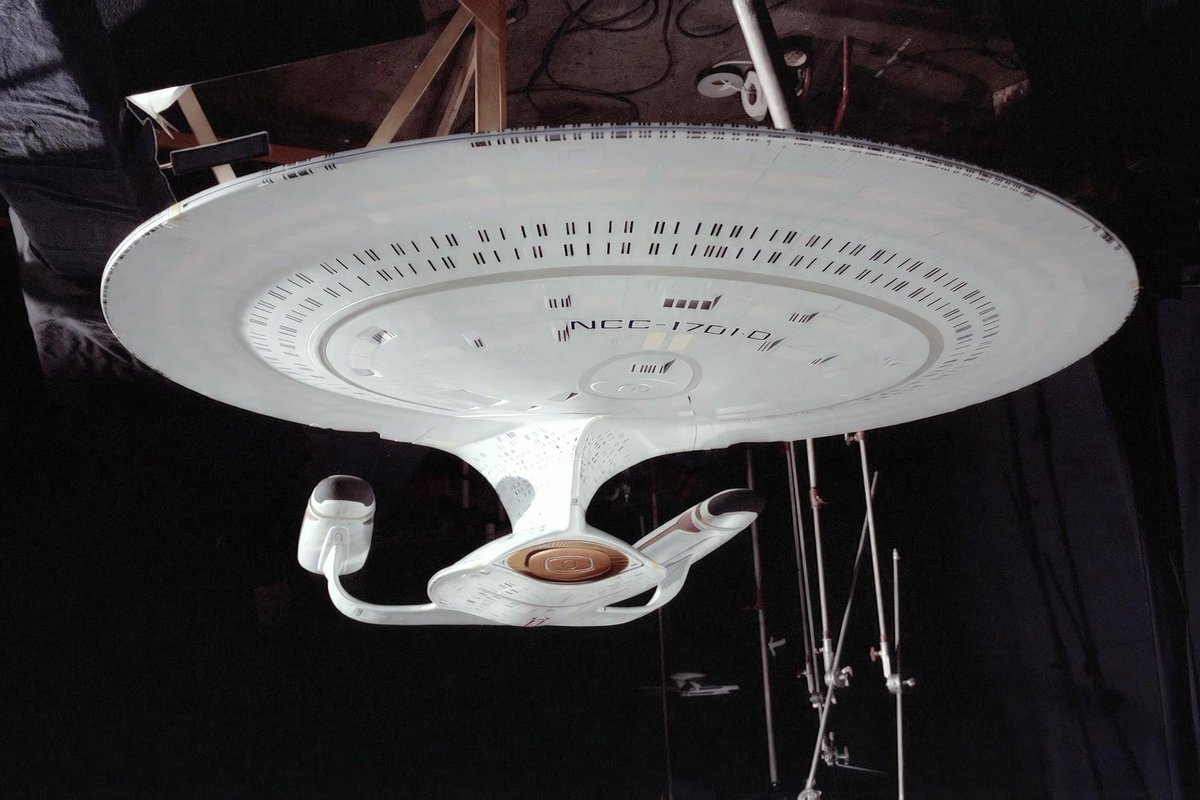 Starfleet Design 🖍🖖 on Twitter: "RT @DesigningFilm: The big, six-foot miniature of the Andrew ...