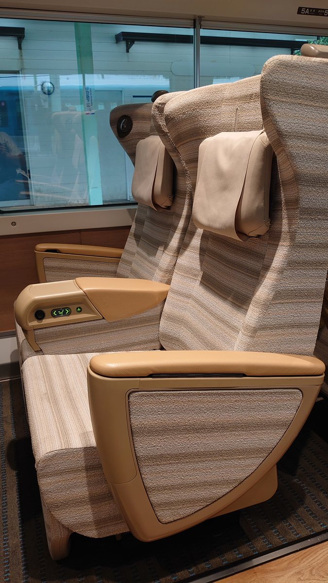 まー@Love Saphir ODORIKO💎 on Twitter: "#グリーン車を載せるとバズる 4枚目も実質グリーン車みたいなものでしょ？"