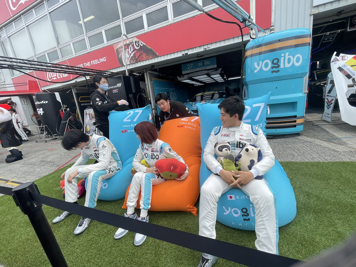Yogibo Racing on Twitter: "監督と選手登場してます👍"
